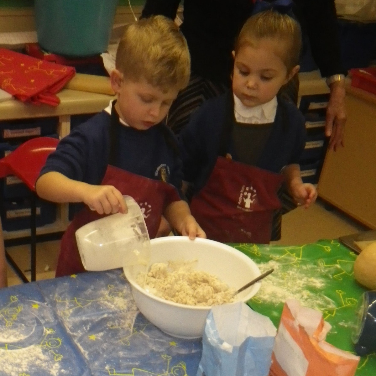 Turtle Class get creative in the kitchen - Windlesham Village Infant School